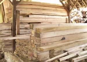 Mengenal Kayu Albasia: Karakteristik & Penggunaannya